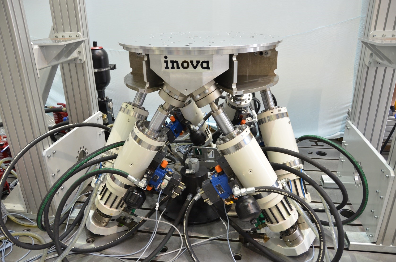 Inova: Shaker und Multi Axiale Prüfsysteme